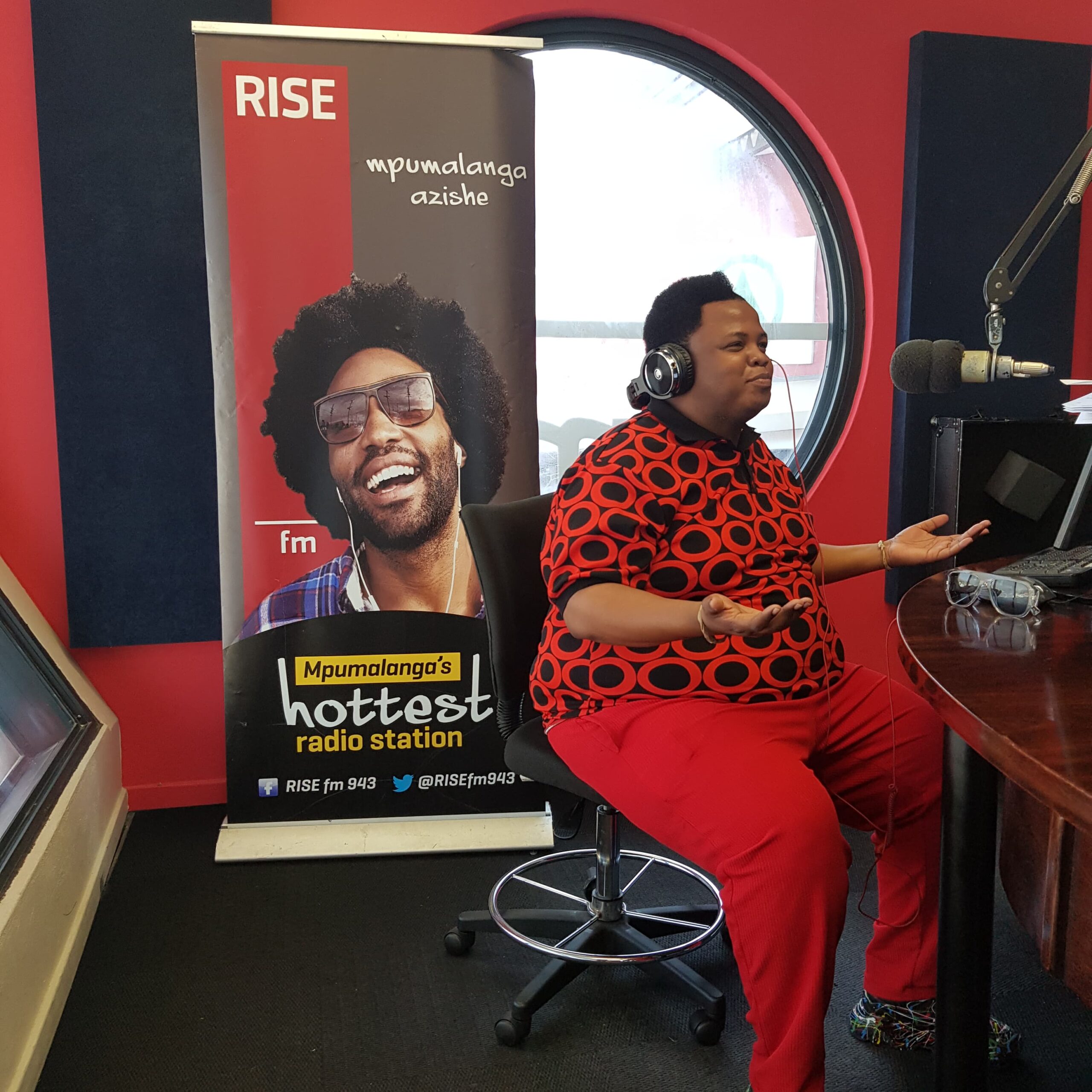 WHAT DID DLADLA MSHUNQISI HAVE FOR RISE fm LUNCH WITH LILLY WA GA ...